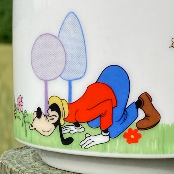 Disney | Dining | Vintage Walt Disney Goofy And Bees Mug | Poshmark